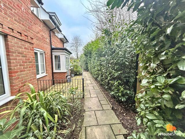 2 Bedroom Apartment Chesham Buckinghamshire LS99735996