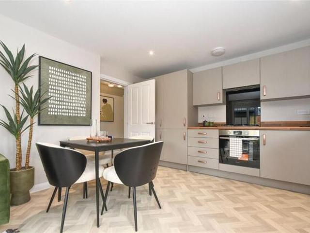 2 Bedroom Apartment Chippenham Wiltshire 101892028