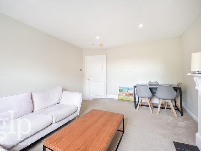 2 Bedroom Apartment, Connaught Street, Hyde Park, W2