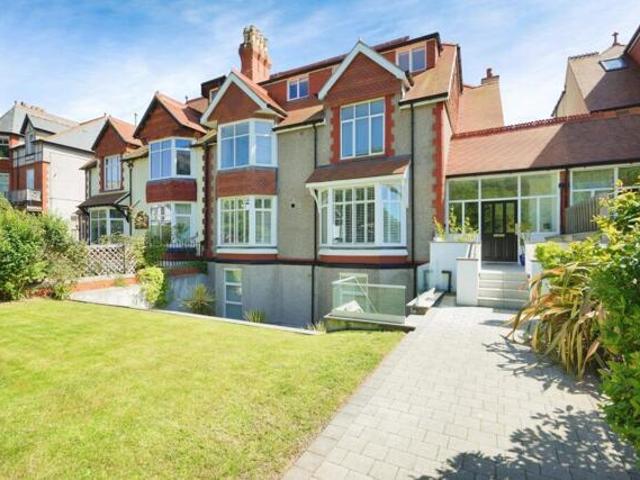 2 Bedroom Apartment Conwy Conwy LS101168390