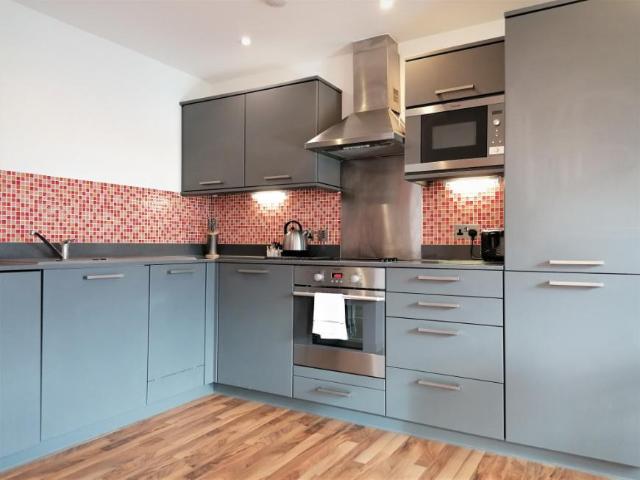 2 Bedroom Apartment London London 77947424