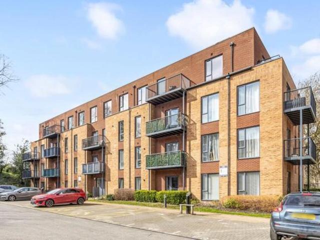 2 Bedroom Apartment Coulsdon Greater London 101678778