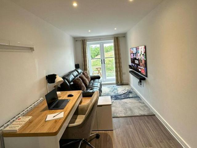 2 Bedroom Apartment Coventry Coventry LS83659836