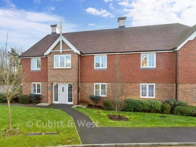 2 Bedroom Apartment Cranleigh Surrey 100787047
