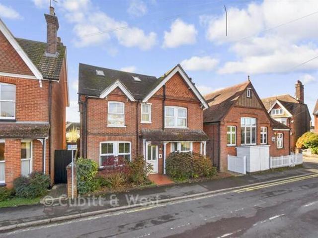 2 Bedroom Apartment Cranleigh Surrey LS98404558
