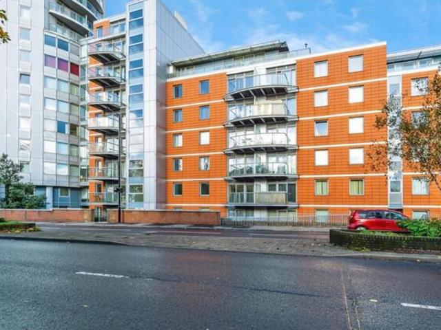 2 Bedroom Apartment Croydon Greater London 98233364