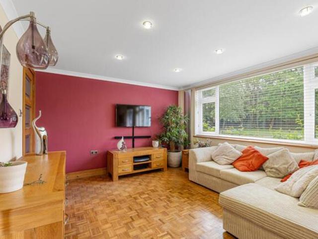 2 Bedroom Apartment Croydon Greater London 98278166