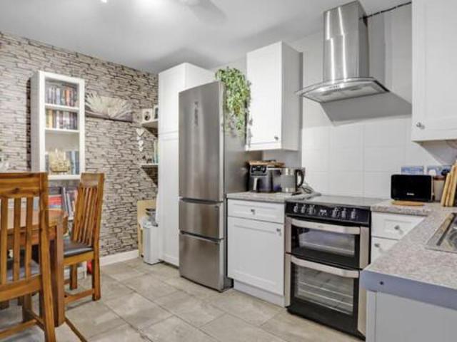 2 Bedroom Apartment Croydon Greater London 99572114