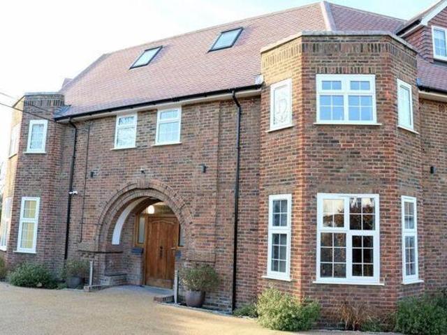 2 Bedroom Apartment Croydon Greater London 99161457
