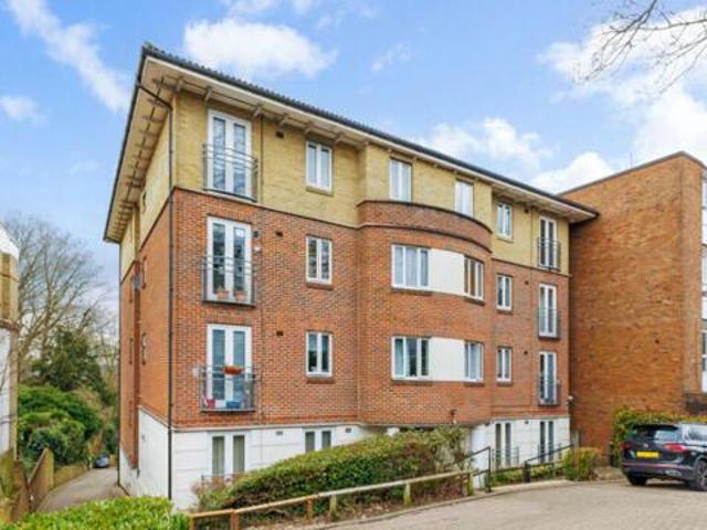 2 Bedroom Apartment Croydon Greater London LS98377497