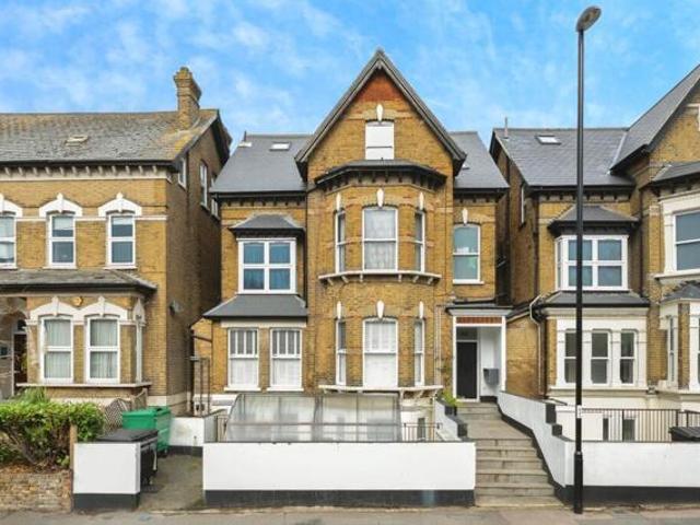 2 Bedroom Apartment Croydon Greater London LS99092695