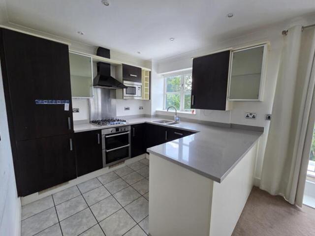 2 Bedroom Apartment Croydon Greater London LS100398681