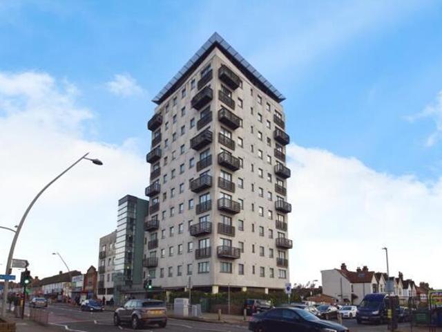2 Bedroom Apartment Dagenham Greater London 101678677
