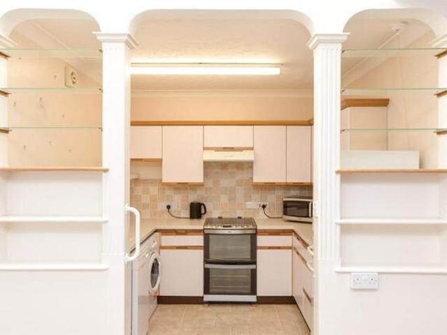 2 Bedroom Apartment Dorking Surrey 101931402