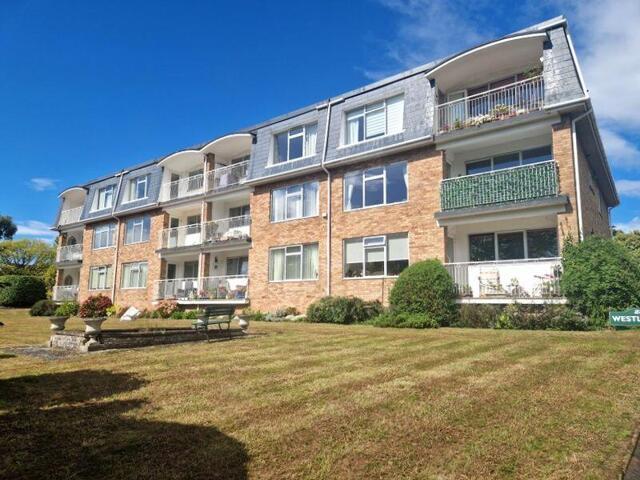 2 Bedroom Apartment Exmouth Devon 100024106