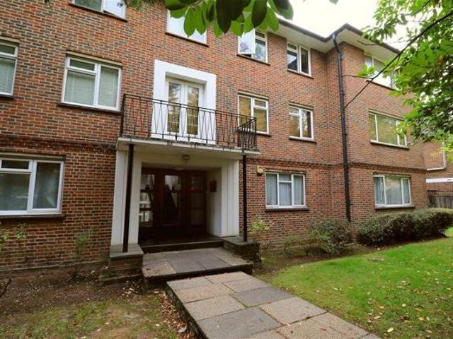 2 Bedroom Apartment Ealing Greater London 100649045