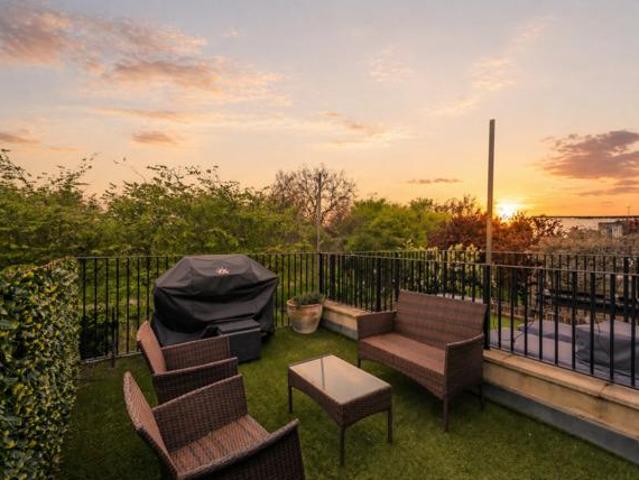 2 Bedroom Apartment Ealing Greater London LS101675349