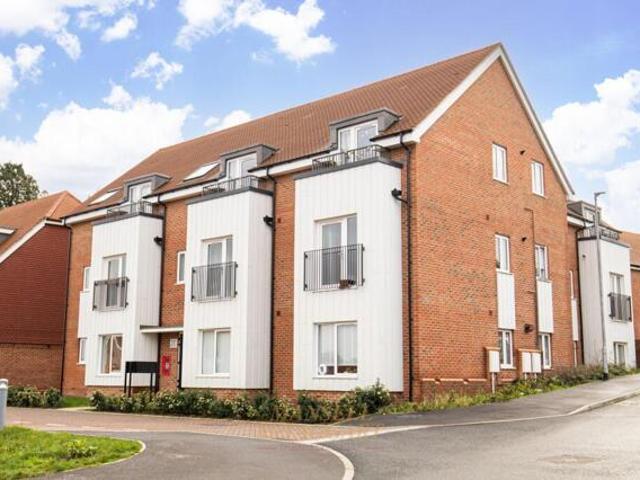2 Bedroom Apartment East Grinstead West Sussex LS100398211