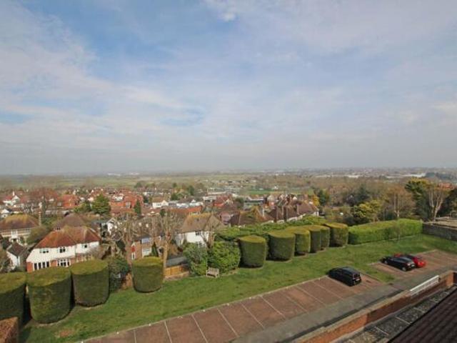 2 Bedroom Apartment Eastbourne East Sussex 98969335