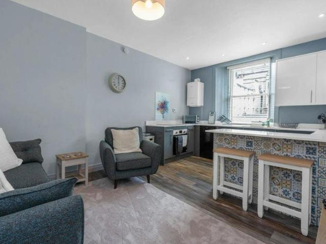 2 Bedroom Apartment Edinburgh Edinburgh 104002623