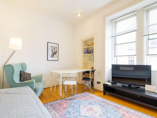 2 Bedroom Apartment Edinburgh Edinburgh 101848638