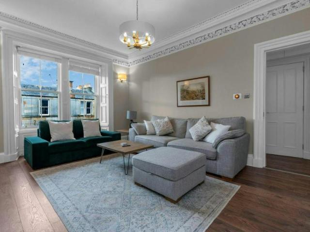 2 Bedroom Apartment Edinburgh Edinburgh 103841713