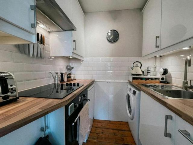 2 Bedroom Apartment Edinburgh Edinburgh 94089926