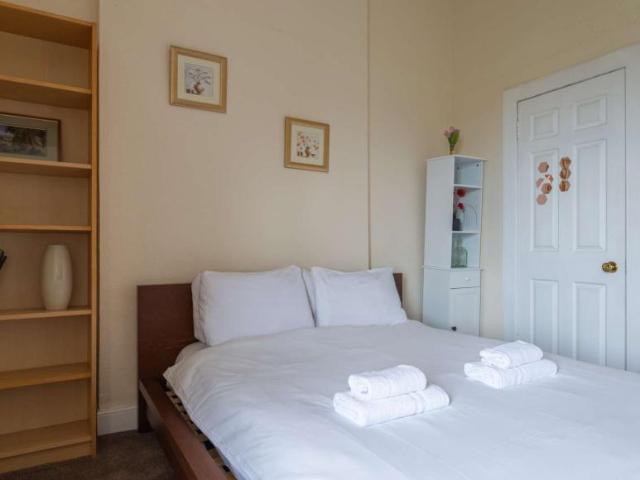 2 Bedroom Apartment Edinburgh Edinburgh 98145200