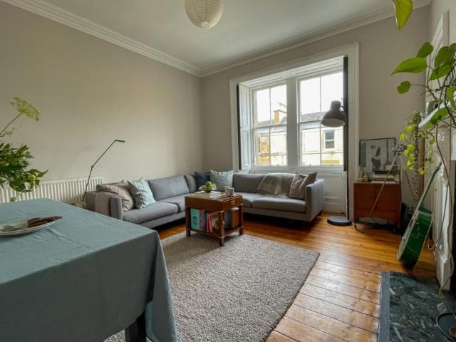 2 Bedroom Apartment Edinburgh Edinburgh 99384223