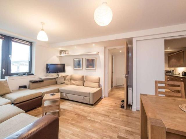 2 Bedroom Apartment Edinburgh Edinburgh LS101822332