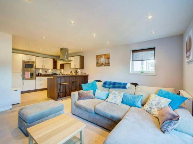 2 Bedroom Apartment Edinburgh Edinburgh LS103092297