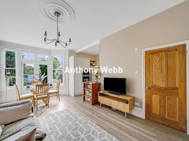 2 Bedroom Apartment Enfield Greater London 98649057