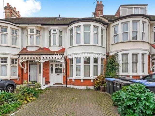 2 Bedroom Apartment Enfield Greater London LS99029370
