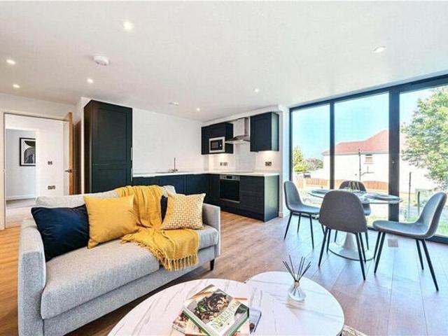 2 Bedroom Apartment Epsom Surrey 89097490