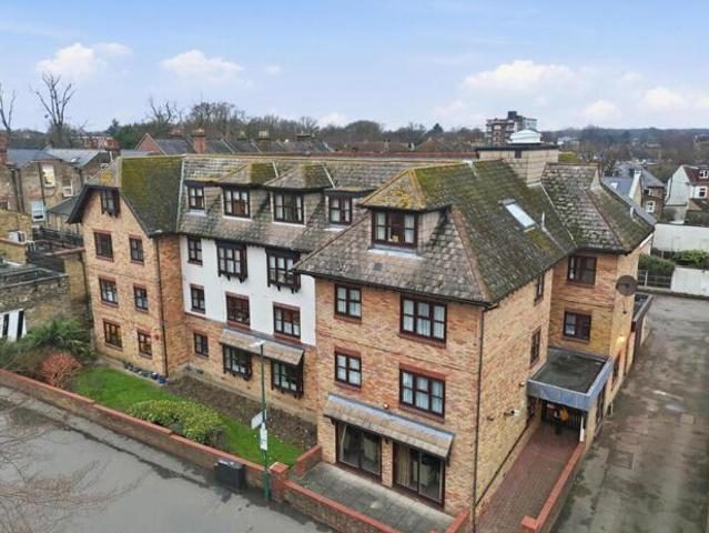 2 Bedroom Apartment Epping Forest Great London LS99926143