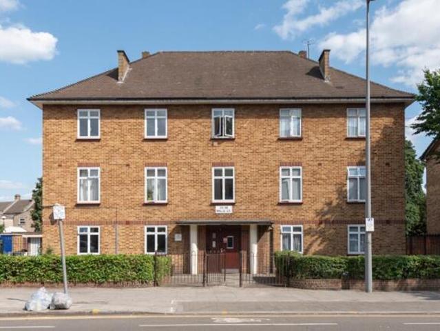 2 Bedroom Apartment Epping Forest Greater London LS98503589