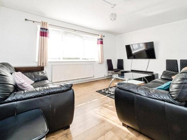 2 Bedroom Apartment Epping Forest Greater London LS100541049