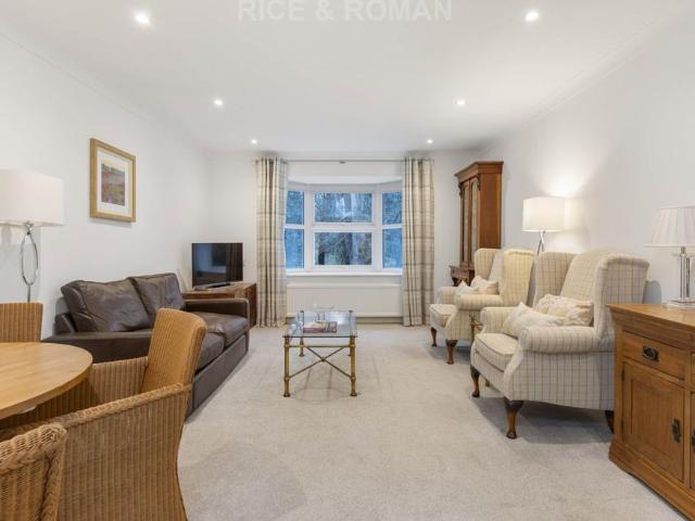 2 Bedroom Apartment, Fairlawn – Weybridge