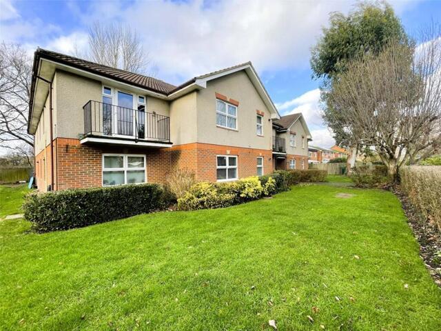 2 Bedroom Apartment Farnborough Hampshire LS100456466