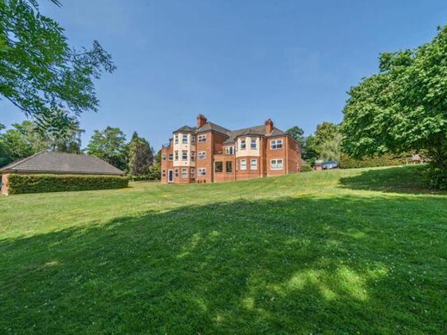 2 Bedroom Apartment Farnham Surrey LS99895115