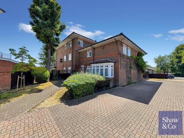 2 Bedroom Apartment Feltham Great London LS99344691