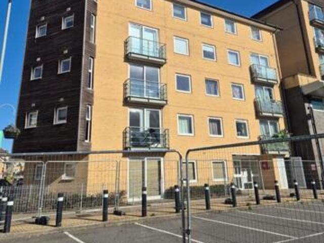 2 Bedroom Apartment Feltham Greater London LS101025730