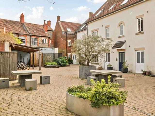 2 Bedroom Apartment Flat