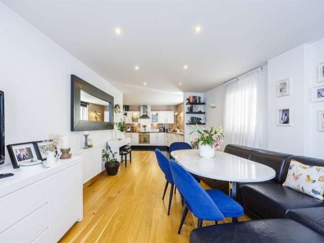 2 Bedroom Apartment Flat
