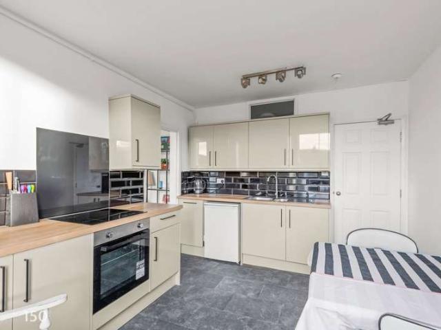 2 Bedroom Apartment Flat