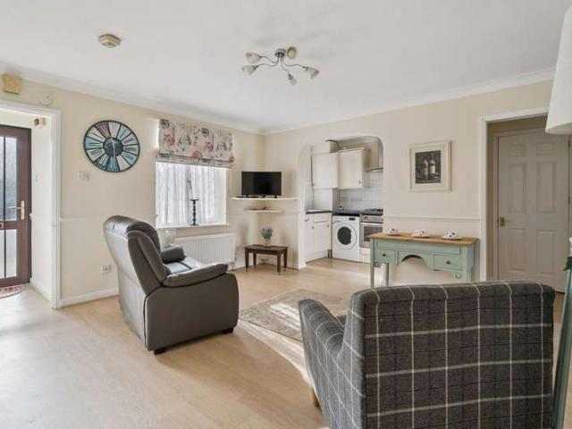 2 Bedroom Apartment Flat