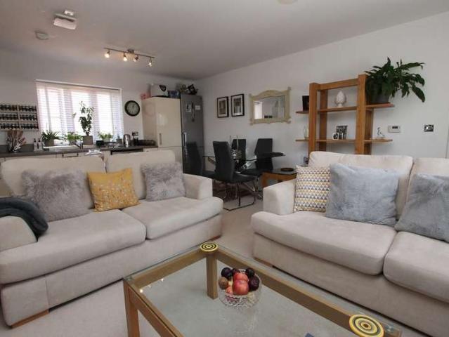 2 Bedroom Apartment Flat