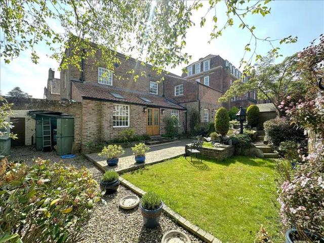 2 Bedroom Apartment Flat
