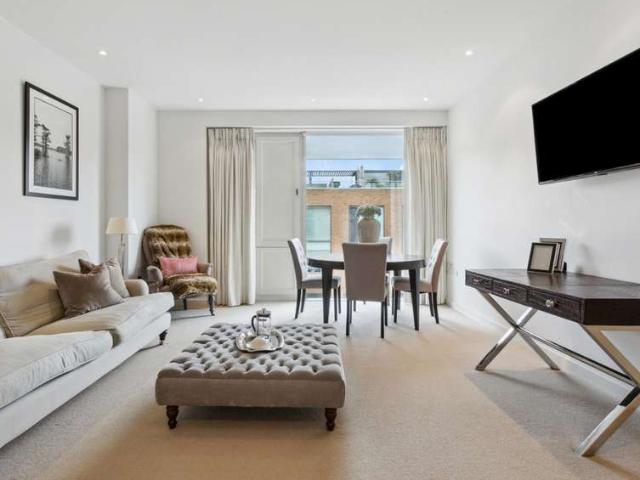 4 Bedroom End Of Terrace House