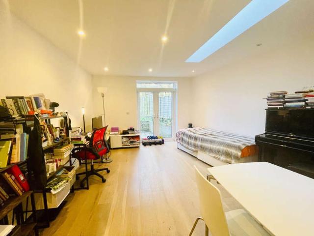 2 Bedroom Apartment Flat